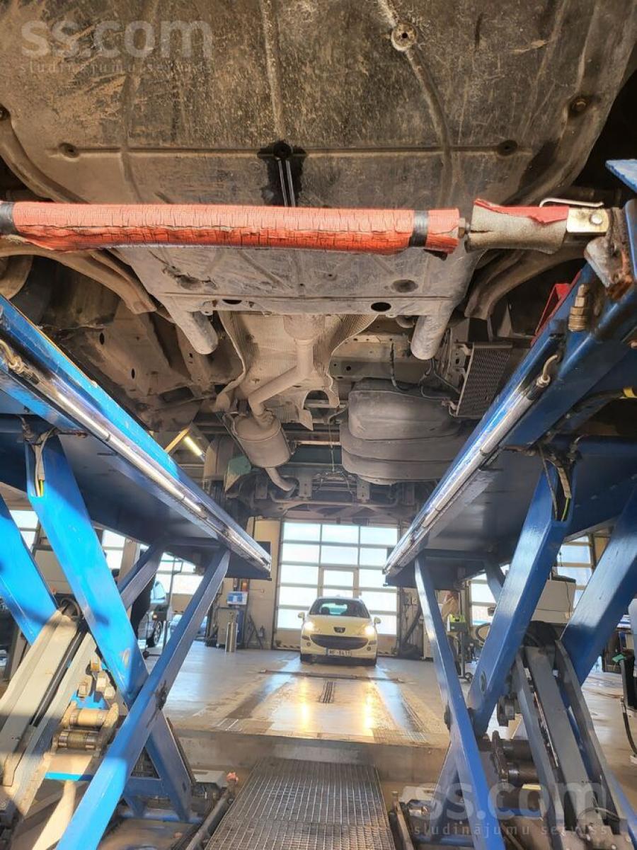 Zaļš Volkswagen T5 2004 Rīga, ar dzinēja tilpumu 1.90 L un nobraukumu 320 tūkst. km par 6000 €, foto 7 vietnē AUTOMOTO.COM.LV