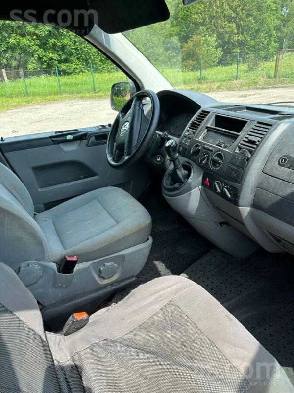 Pelēks Volkswagen T5 2004 Liepāja, ar dzinēja tilpumu 2.50 L un nobraukumu 441 tūkst. km par 1800 €, foto 3 vietnē AUTOMOTO.COM.LV