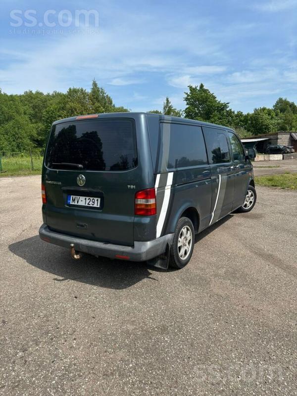 Pelēks Volkswagen T5 2004 Liepāja, ar dzinēja tilpumu 2.50 L un nobraukumu 441 tūkst. km par 1800 €, foto 5 vietnē AUTOMOTO.COM.LV