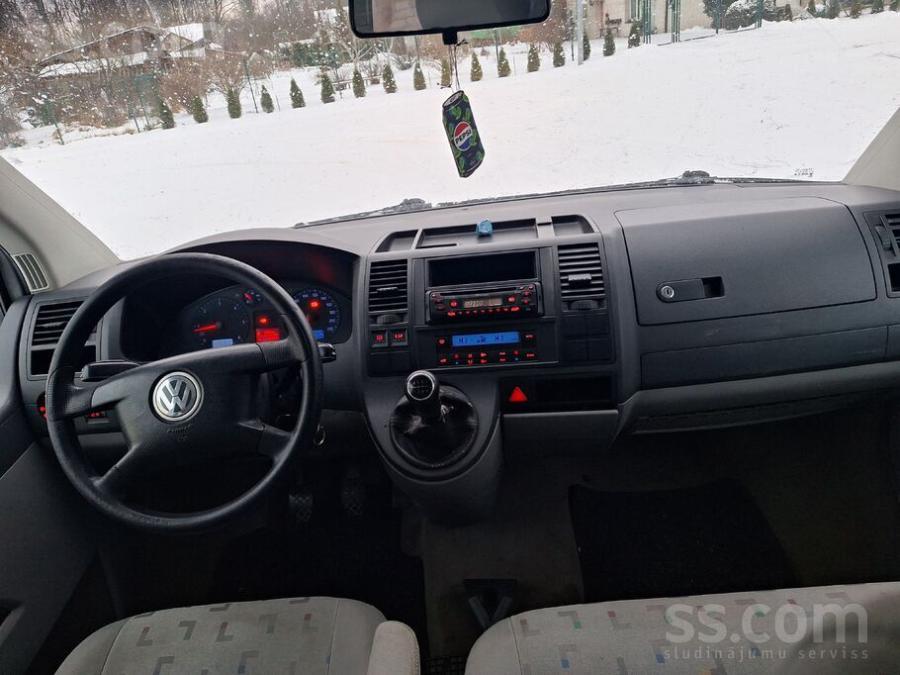 Grey Volkswagen T5 2005 in Preili, with an engine capacity of 2.50 L and mileage of 286 thousand km for 3695 €, photo 4 on AUTOMOTO.COM.LV