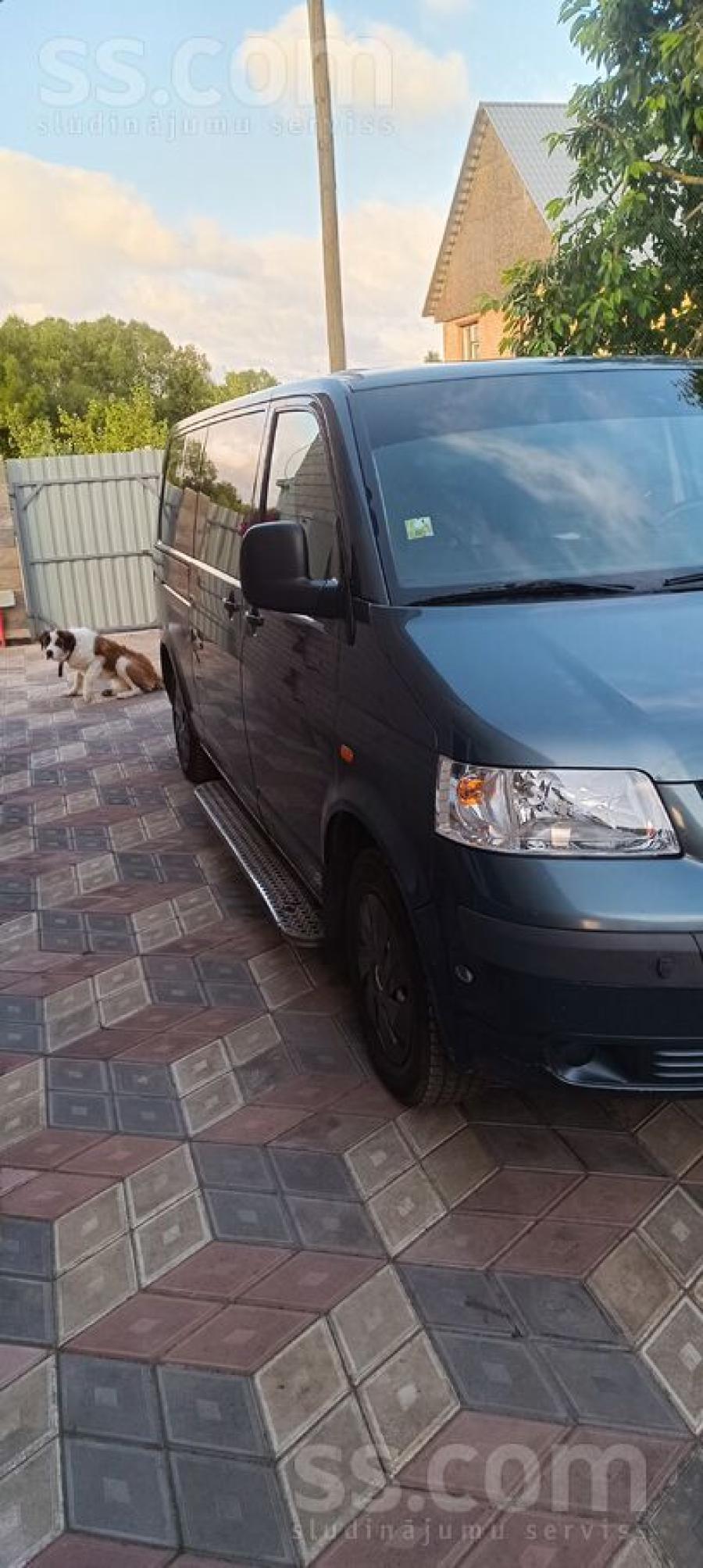 Pelēks Volkswagen T5 2005 Daugavpils, ar dzinēja tilpumu 2.50 L un nobraukumu 706 tūkst. km par 3900 €, foto 1 vietnē AUTOMOTO.COM.LV
