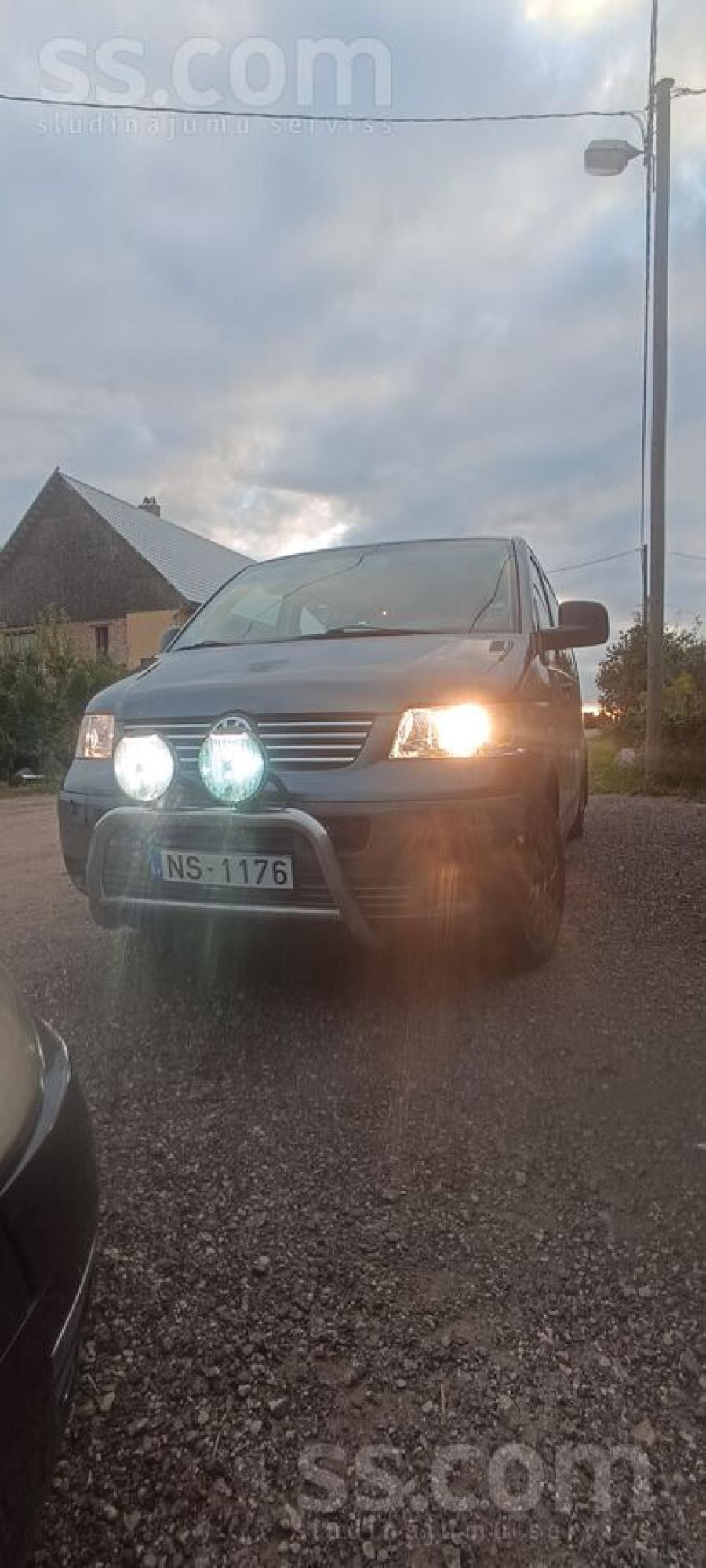 Pelēks Volkswagen T5 2005 Daugavpils, ar dzinēja tilpumu 2.50 L un nobraukumu 706 tūkst. km par 3900 €, foto 6 vietnē AUTOMOTO.COM.LV