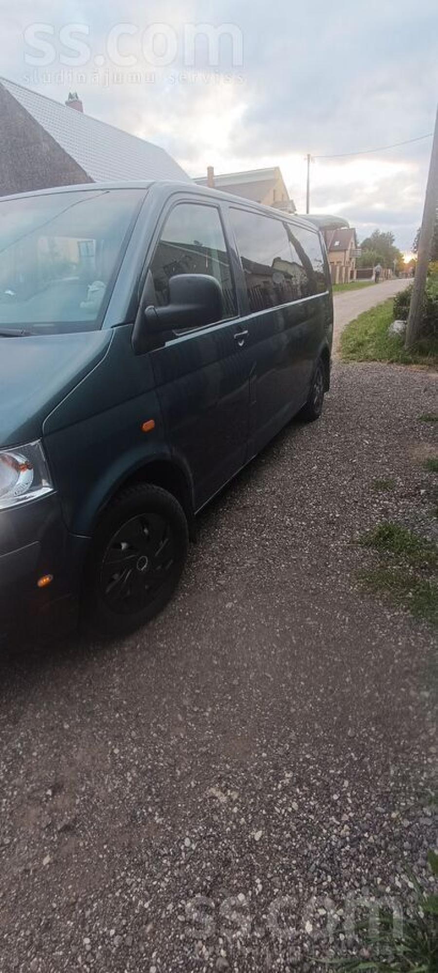 Pelēks Volkswagen T5 2005 Daugavpils, ar dzinēja tilpumu 2.50 L un nobraukumu 706 tūkst. km par 3900 €, foto 7 vietnē AUTOMOTO.COM.LV