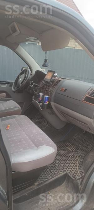 Pelēks Volkswagen T5 2005 Daugavpils, ar dzinēja tilpumu 2.50 L un nobraukumu 706 tūkst. km par 3900 €, foto 13 vietnē AUTOMOTO.COM.LV