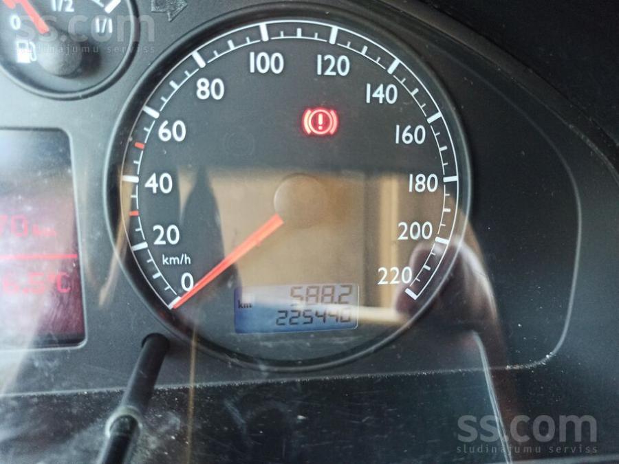 Pelēks Volkswagen T5 2005 Daugavpils, ar dzinēja tilpumu 2.50 L un nobraukumu 225 tūkst. km par 9500 €, foto 24 vietnē AUTOMOTO.COM.LV
