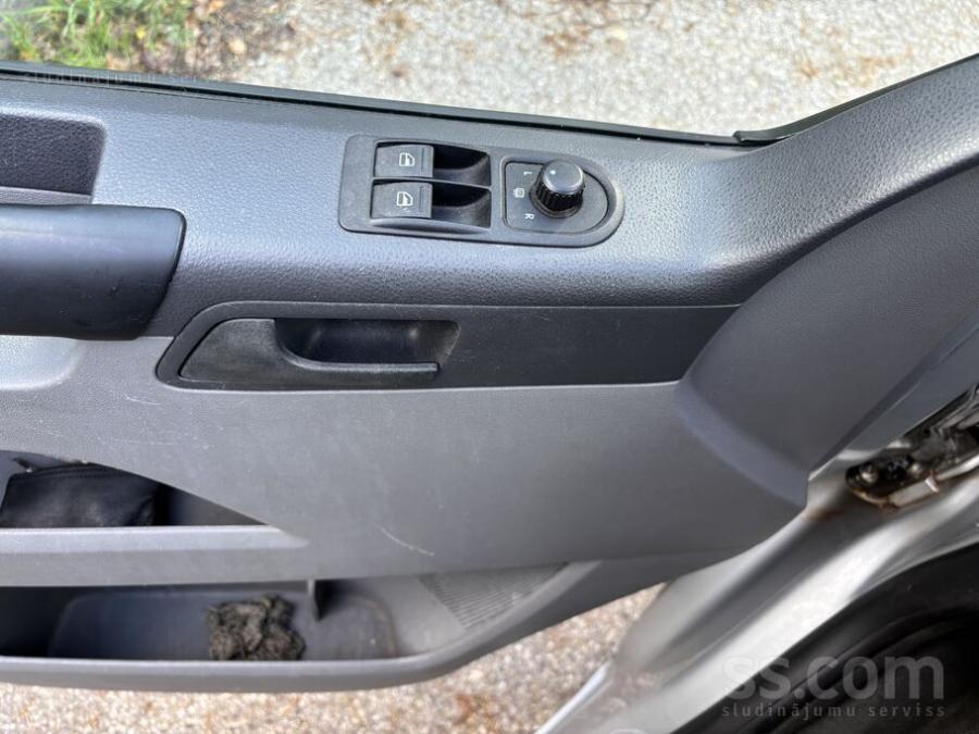Pelēks Volkswagen T5 2007 Ogre, ar dzinēja tilpumu 1.90 L un nobraukumu 193 tūkst. km par 7100 €, foto 11 vietnē AUTOMOTO.COM.LV