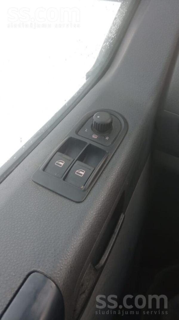 Grey Volkswagen T5 2008 in Rezekne, with an engine capacity of 1.90 L and mileage of 320 thousand km for 7100 €, photo 4 on AUTOMOTO.COM.LV