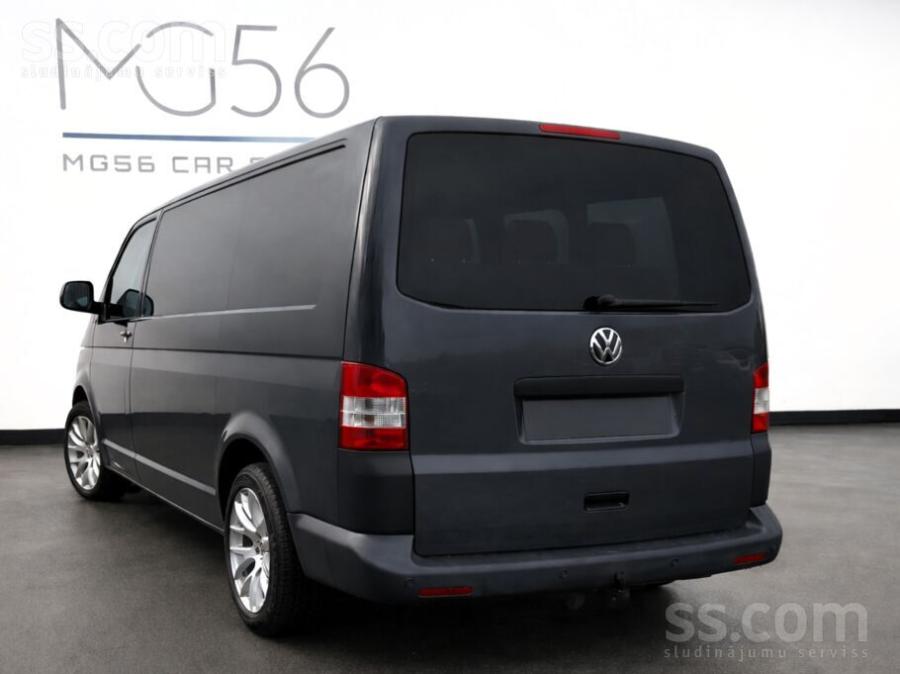 Pelēks Volkswagen T5 2010 Rīga, ar dzinēja tilpumu 2.00 L un nobraukumu 297 tūkst. km par 9900 €, foto 4 vietnē AUTOMOTO.COM.LV