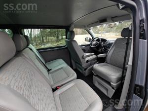 Pelēks Volkswagen T5 2010 Rīga, ar dzinēja tilpumu 2.00 L un nobraukumu 297 tūkst. km par 9900 €, foto 8 vietnē AUTOMOTO.COM.LV