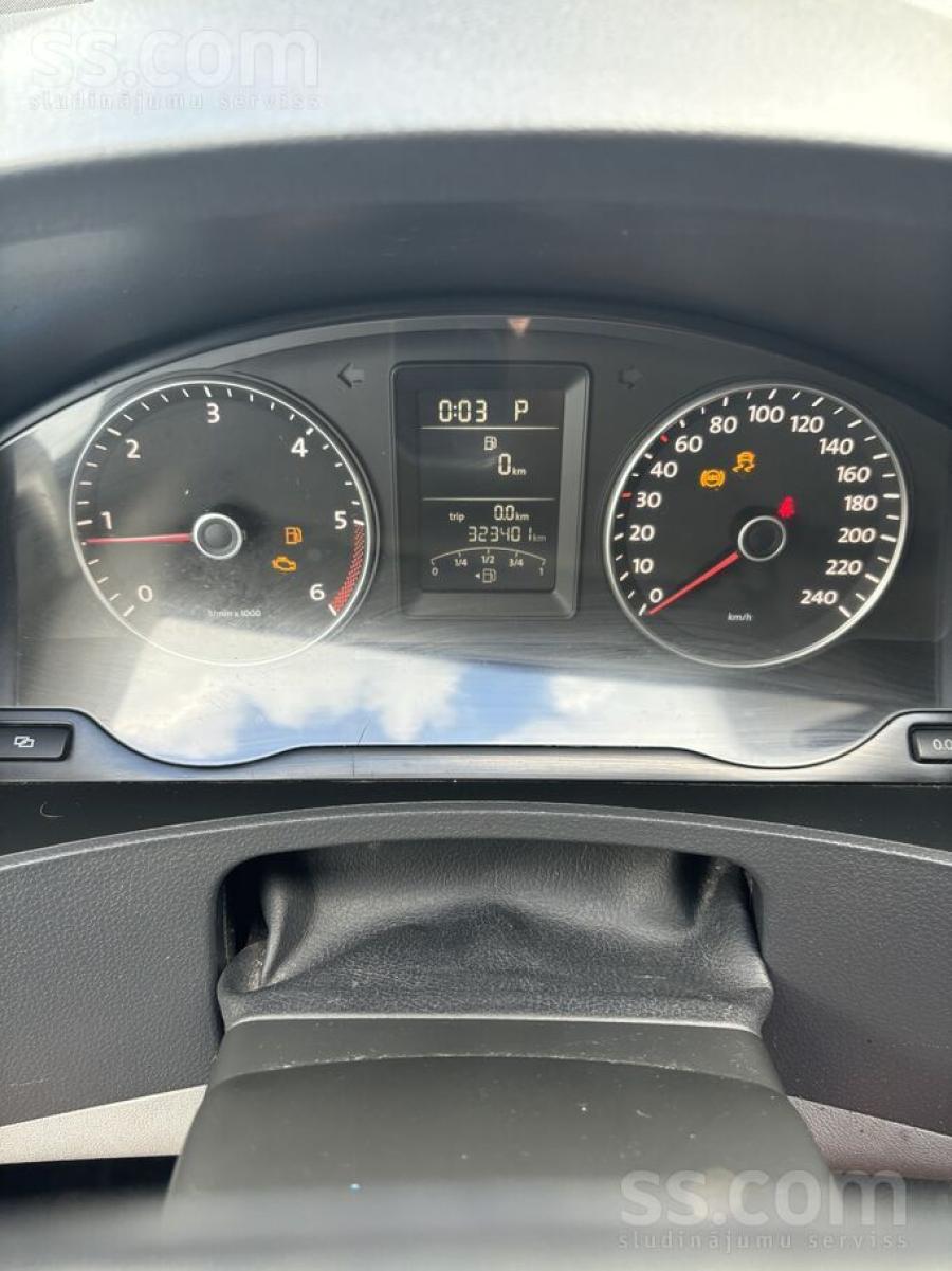 Grey Volkswagen T5 2010 in Aizkraukle, with an engine capacity of 2.00 L and mileage of 323 thousand km for 4300 €, photo 14 on AUTOMOTO.COM.LV