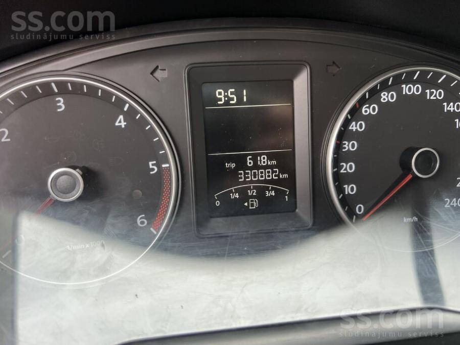 Pelēks Volkswagen T5 2011 Dobele, ar dzinēja tilpumu 2.00 L un nobraukumu 331 tūkst. km par 10500 €, foto 18 vietnē AUTOMOTO.COM.LV