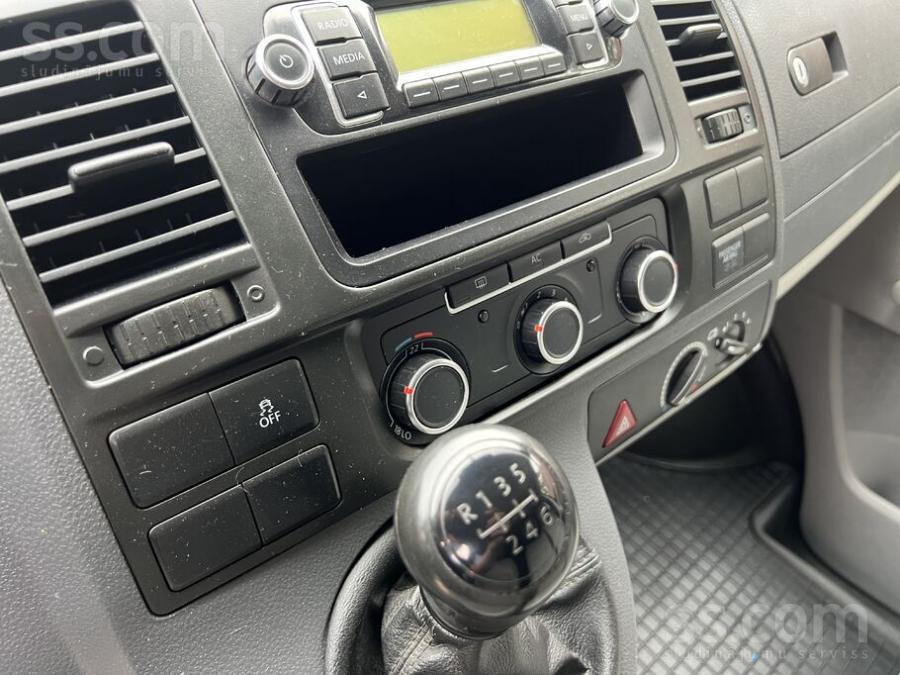Pelēks Volkswagen T5 2011 Dobele, ar dzinēja tilpumu 2.00 L un nobraukumu 331 tūkst. km par 10500 €, foto 19 vietnē AUTOMOTO.COM.LV