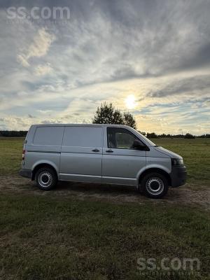 Pelēks Volkswagen T5 2011 Cēsis, ar dzinēja tilpumu 2.00 L un nobraukumu 284 tūkst. km par 6400 €, foto 3 vietnē AUTOMOTO.COM.LV