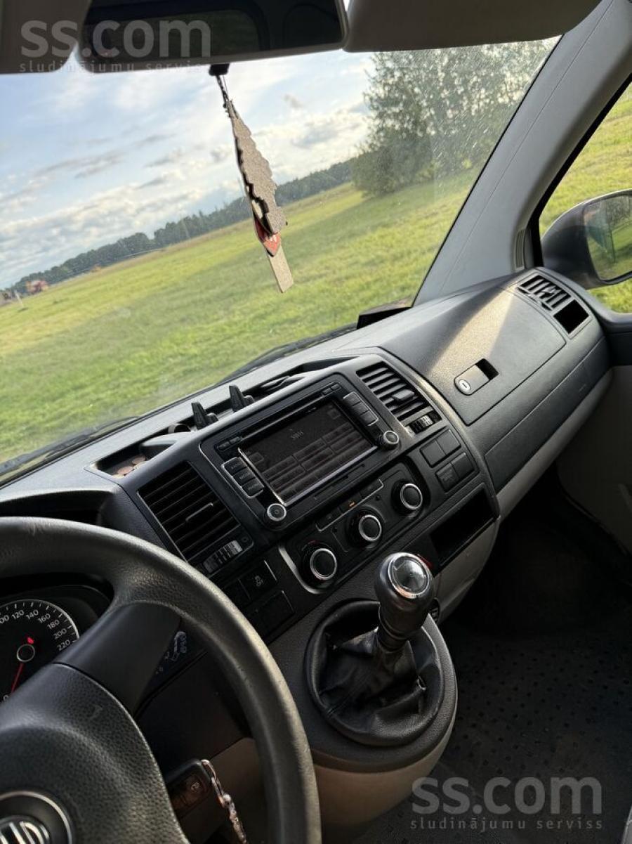 Pelēks Volkswagen T5 2011 Cēsis, ar dzinēja tilpumu 2.00 L un nobraukumu 284 tūkst. km par 6400 €, foto 9 vietnē AUTOMOTO.COM.LV