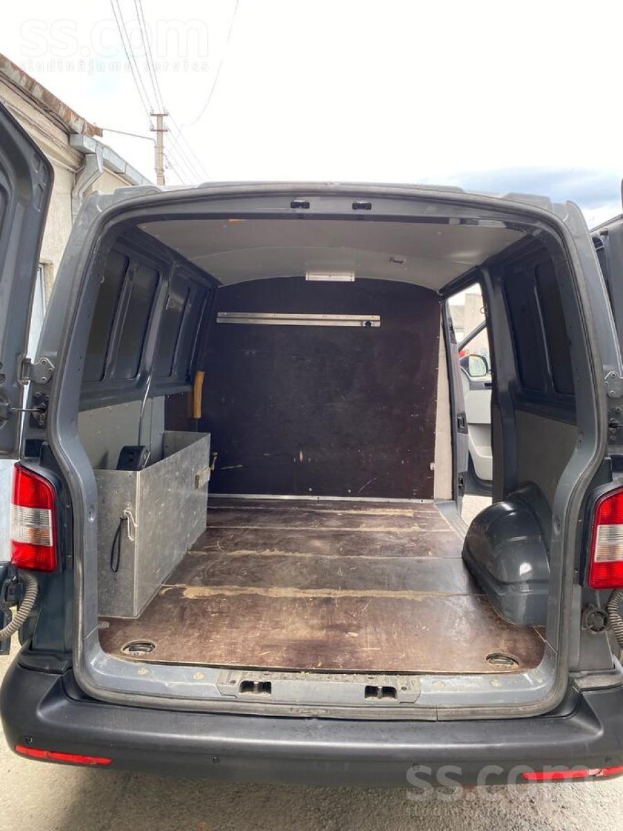 Grey Volkswagen T5 2013 in Vilnius, with an engine capacity of 2.00 L and mileage of 406 thousand km for 6000 €, photo 11 on AUTOMOTO.COM.LV