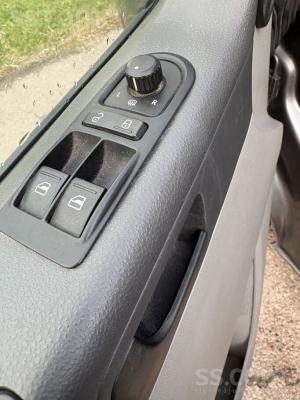 Pelēks Volkswagen T5 2010 Tukums, ar dzinēja tilpumu 2.00 L un nobraukumu 199 tūkst. km par 9950 €, foto 18 vietnē AUTOMOTO.COM.LV