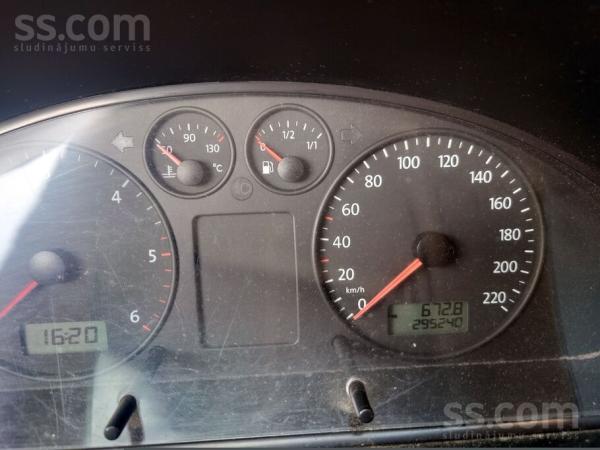 Volkswagen T5 2005 in Riga, with an engine capacity of 2.50 L and mileage of 296 thousand km for 3900 €, photo 5 on AUTOMOTO.COM.LV