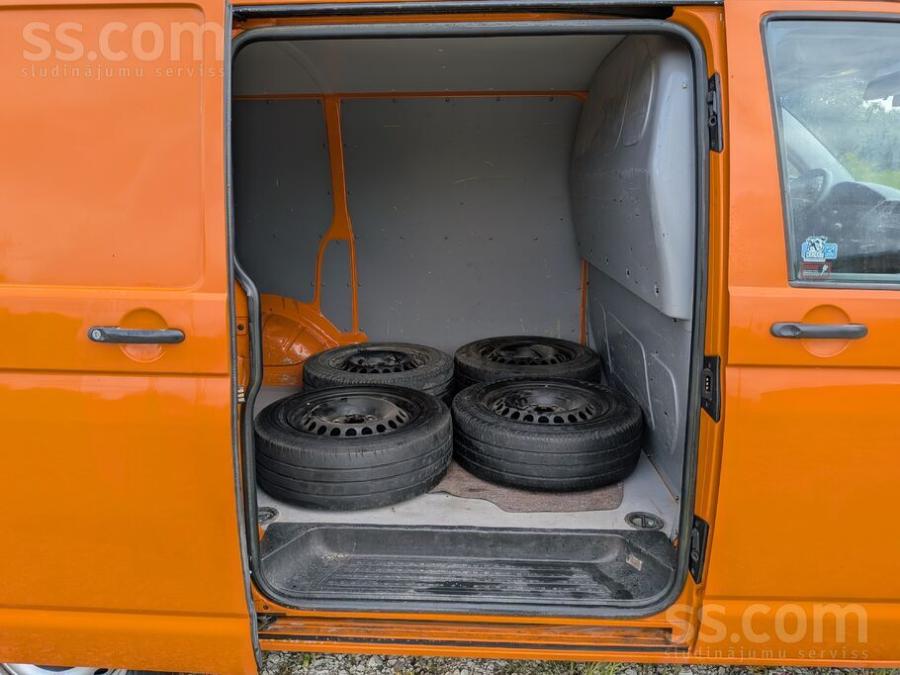 Oranžs Volkswagen T5 2004 Valmiera, ar dzinēja tilpumu 1.90 L un nobraukumu 207 tūkst. km par 5000 €, foto 10 vietnē AUTOMOTO.COM.LV