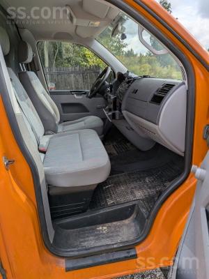 Oranžs Volkswagen T5 2004 Valmiera, ar dzinēja tilpumu 1.90 L un nobraukumu 207 tūkst. km par 5000 €, foto 12 vietnē AUTOMOTO.COM.LV
