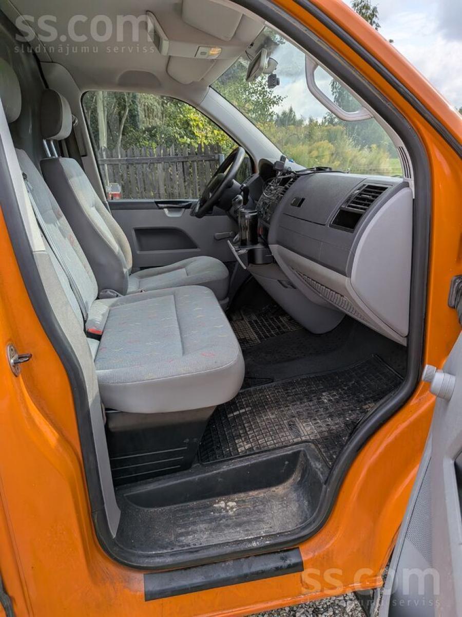 Oranžs Volkswagen T5 2004 Valmiera, ar dzinēja tilpumu 1.90 L un nobraukumu 207 tūkst. km par 5000 €, foto 12 vietnē AUTOMOTO.COM.LV