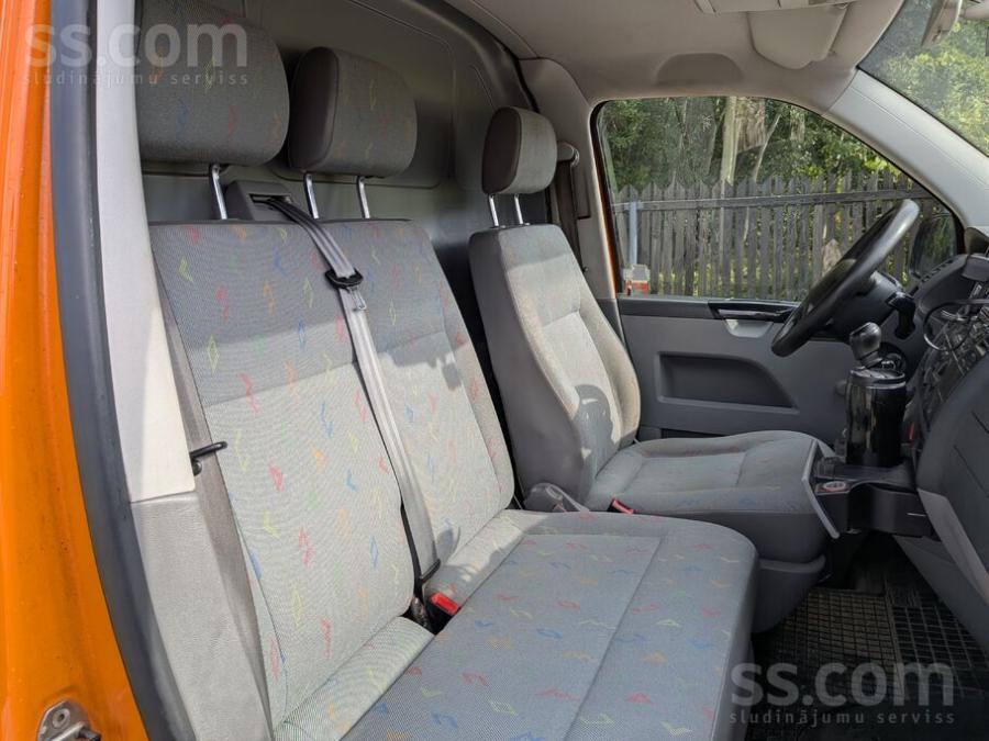Oranžs Volkswagen T5 2004 Valmiera, ar dzinēja tilpumu 1.90 L un nobraukumu 207 tūkst. km par 5000 €, foto 17 vietnē AUTOMOTO.COM.LV