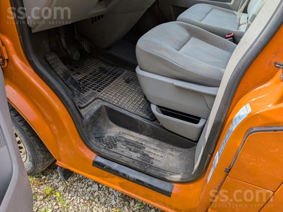 Oranžs Volkswagen T5 2004 Valmiera, ar dzinēja tilpumu 1.90 L un nobraukumu 207 tūkst. km par 5000 €, foto 18 vietnē AUTOMOTO.COM.LV