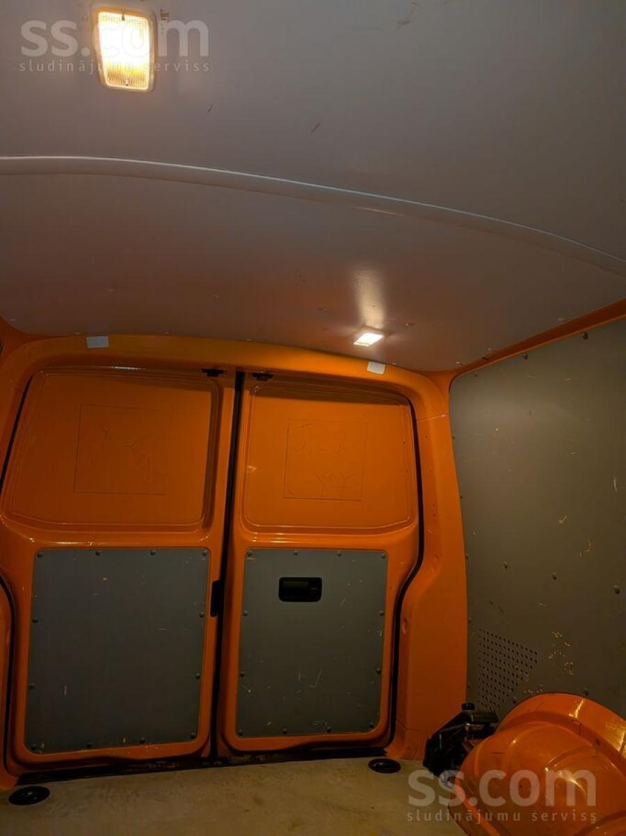 Oranžs Volkswagen T5 2004 Valmiera, ar dzinēja tilpumu 1.90 L un nobraukumu 207 tūkst. km par 5000 €, foto 20 vietnē AUTOMOTO.COM.LV
