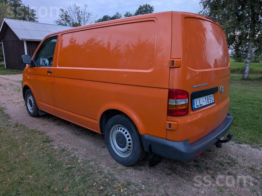 Orange Volkswagen T5 2004 in Valmiera, with an engine capacity of 1.90 L and mileage of 207 thousand km for 4900 €, photo 5 on AUTOMOTO.COM.LV
