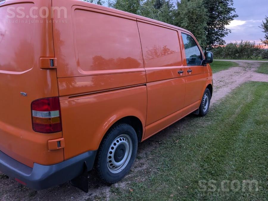 Orange Volkswagen T5 2004 in Valmiera, with an engine capacity of 1.90 L and mileage of 207 thousand km for 4900 €, photo 6 on AUTOMOTO.COM.LV
