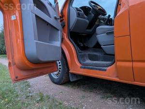 Orange Volkswagen T5 2004 in Valmiera, with an engine capacity of 1.90 L and mileage of 207 thousand km for 4900 €, photo 11 on AUTOMOTO.COM.LV
