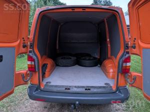 Orange Volkswagen T5 2004 in Valmiera, with an engine capacity of 1.90 L and mileage of 207 thousand km for 4900 €, photo 15 on AUTOMOTO.COM.LV