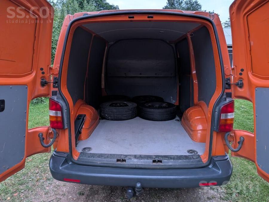 Orange Volkswagen T5 2004 in Valmiera, with an engine capacity of 1.90 L and mileage of 207 thousand km for 4900 €, photo 15 on AUTOMOTO.COM.LV