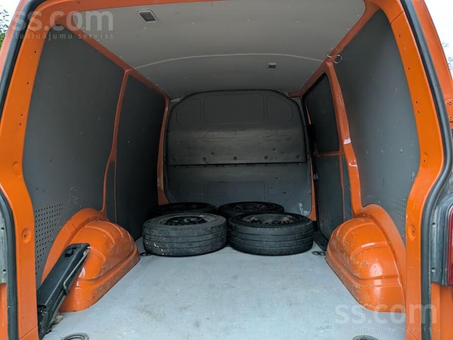 Orange Volkswagen T5 2004 in Valmiera, with an engine capacity of 1.90 L and mileage of 207 thousand km for 4900 €, photo 16 on AUTOMOTO.COM.LV