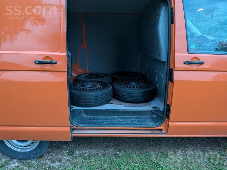 Orange Volkswagen T5 2004 in Valmiera, with an engine capacity of 1.90 L and mileage of 207 thousand km for 4900 €, photo 17 on AUTOMOTO.COM.LV
