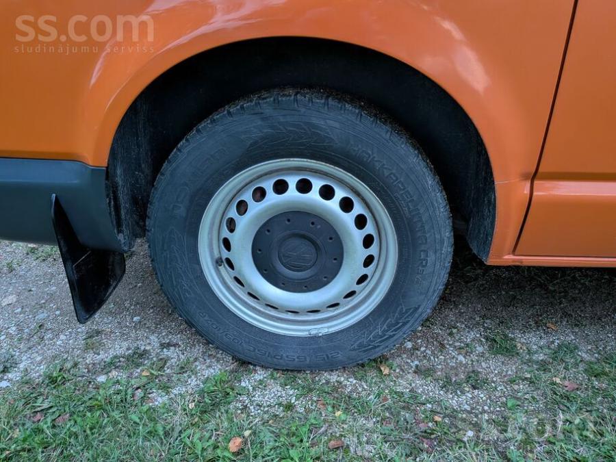 Orange Volkswagen T5 2004 in Valmiera, with an engine capacity of 1.90 L and mileage of 207 thousand km for 4900 €, photo 18 on AUTOMOTO.COM.LV
