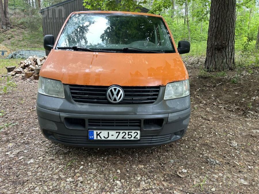 Orange Volkswagen T5 2005 in Riga, with an engine capacity of 2.50 L and mileage of 440 thousand km for 2700 €, photo 1 on AUTOMOTO.COM.LV