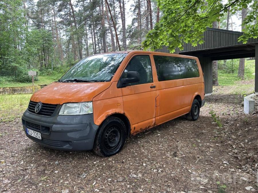 Orange Volkswagen T5 2005 in Riga, with an engine capacity of 2.50 L and mileage of 440 thousand km for 2700 €, photo 4 on AUTOMOTO.COM.LV