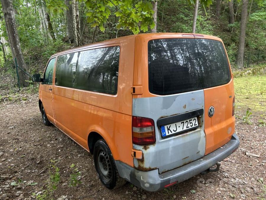 Orange Volkswagen T5 2005 in Riga, with an engine capacity of 2.50 L and mileage of 440 thousand km for 2700 €, photo 5 on AUTOMOTO.COM.LV
