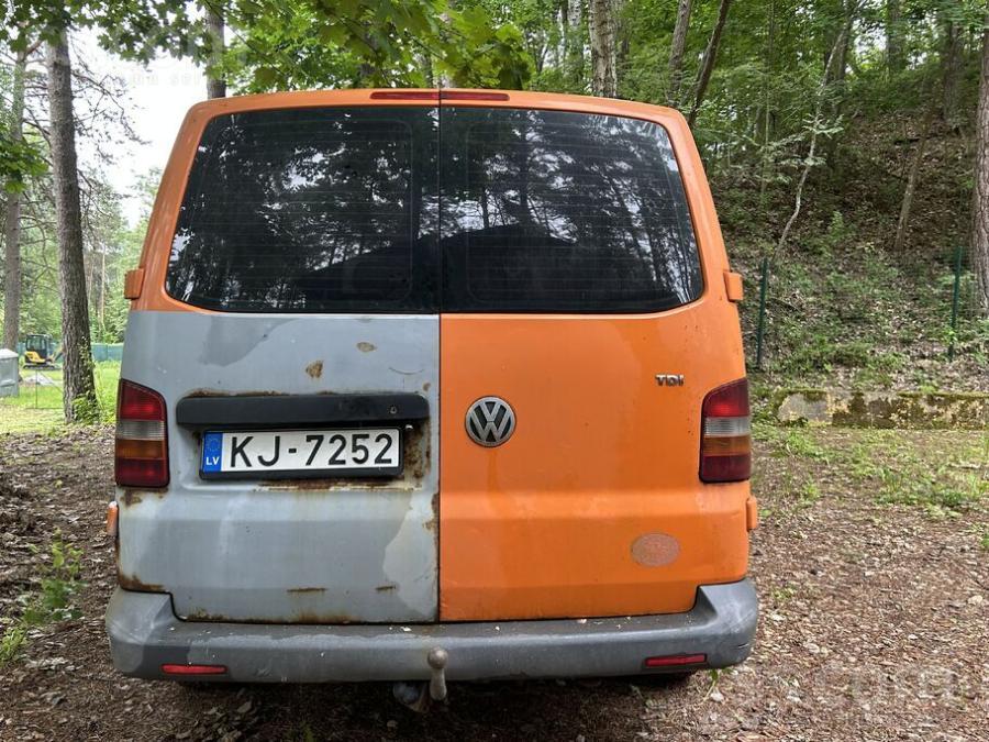 Orange Volkswagen T5 2005 in Riga, with an engine capacity of 2.50 L and mileage of 440 thousand km for 2700 €, photo 6 on AUTOMOTO.COM.LV