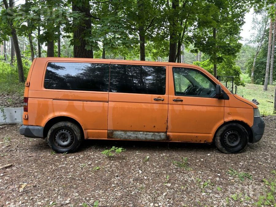 Orange Volkswagen T5 2005 in Riga, with an engine capacity of 2.50 L and mileage of 440 thousand km for 2700 €, photo 7 on AUTOMOTO.COM.LV