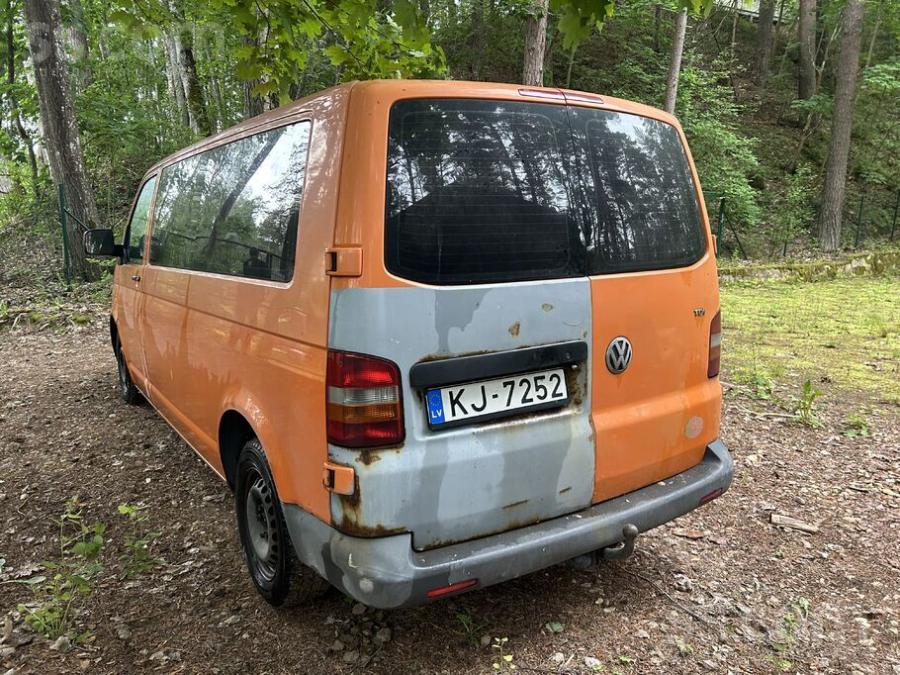 Orange Volkswagen T5 2005 in Riga, with an engine capacity of 2.50 L and mileage of 440 thousand km for 2700 €, photo 9 on AUTOMOTO.COM.LV