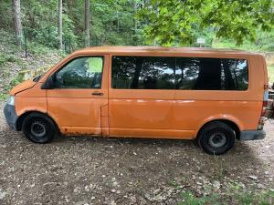 Orange Volkswagen T5 2005 in Riga, with an engine capacity of 2.50 L and mileage of 440 thousand km for 2700 €, photo 10 on AUTOMOTO.COM.LV