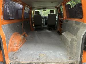 Orange Volkswagen T5 2005 in Riga, with an engine capacity of 2.50 L and mileage of 440 thousand km for 2700 €, photo 13 on AUTOMOTO.COM.LV