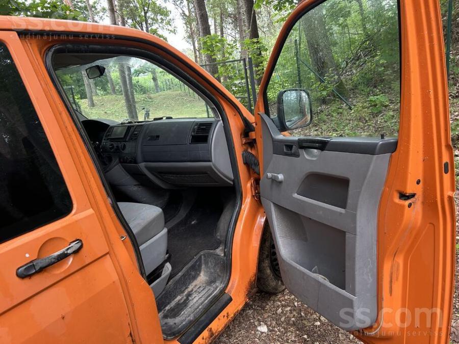 Orange Volkswagen T5 2005 in Riga, with an engine capacity of 2.50 L and mileage of 440 thousand km for 2700 €, photo 16 on AUTOMOTO.COM.LV
