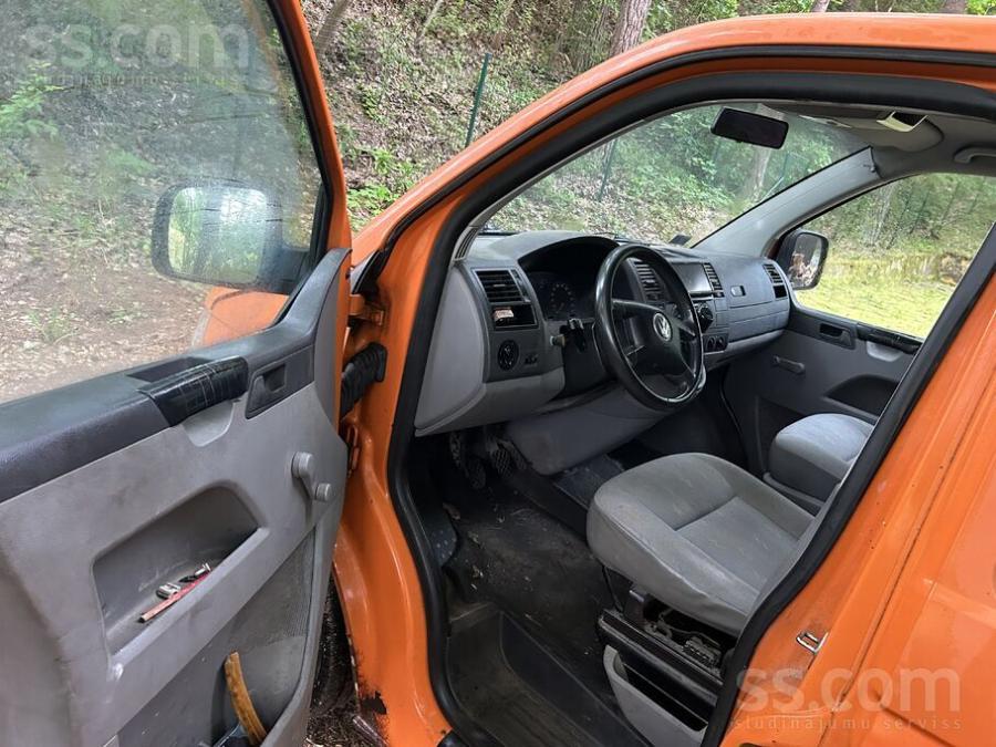Orange Volkswagen T5 2005 in Riga, with an engine capacity of 2.50 L and mileage of 440 thousand km for 2700 €, photo 18 on AUTOMOTO.COM.LV
