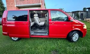 Red Volkswagen T5 2004 in Jekabpils, with an engine capacity of 1.90 L and mileage of 371 thousand km for 6800 €, photo 4 on AUTOMOTO.COM.LV