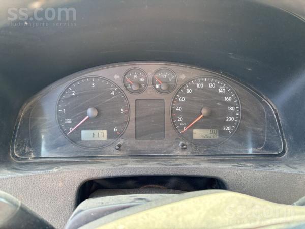 Red Volkswagen T5 2004 in Cesis, with an engine capacity of 2.50 L and mileage of 425 thousand km for 1500 €, photo 3 on AUTOMOTO.COM.LV
