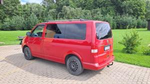 Sarkans Volkswagen T5 2010 Talsi, ar dzinēja tilpumu 1.90 L un nobraukumu 650 tūkst. km par 4750 €, foto  vietnē AUTOMOTO.COM.LV