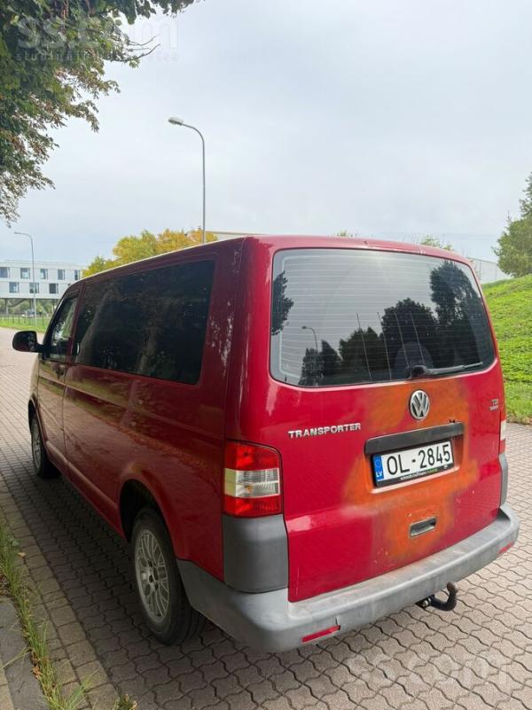 Red Volkswagen T5 2010 in Ventspils, with an engine capacity of 2.00 L and mileage of 369 thousand km for 8900 €, photo 6 on AUTOMOTO.COM.LV