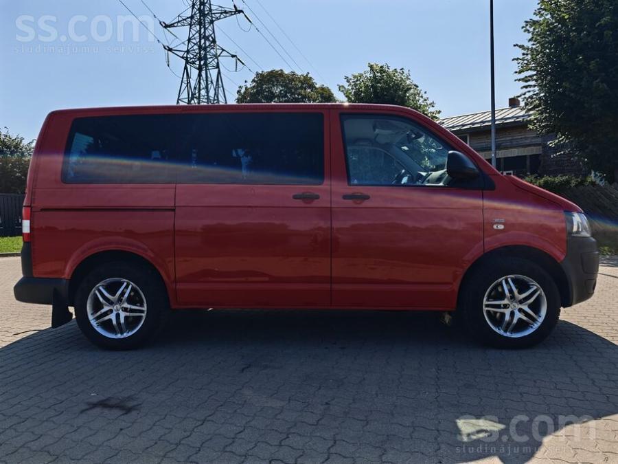 Sarkans Volkswagen T5 2013 Liepāja, ar dzinēja tilpumu 2.00 L un nobraukumu 291 tūkst. km par 11550 €, foto 5 vietnē AUTOMOTO.COM.LV